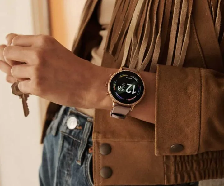 Operation and Features of Connected Watches